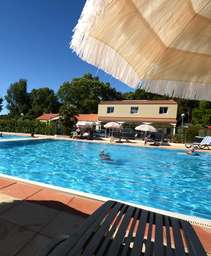 Un camping 3 étoiles, avec piscine chauffée par le soleil de Vendée